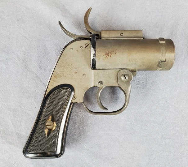 Epic Auctions & Estate Sales Lot 315 U.S. Military Pyrotechnic M-8 ...